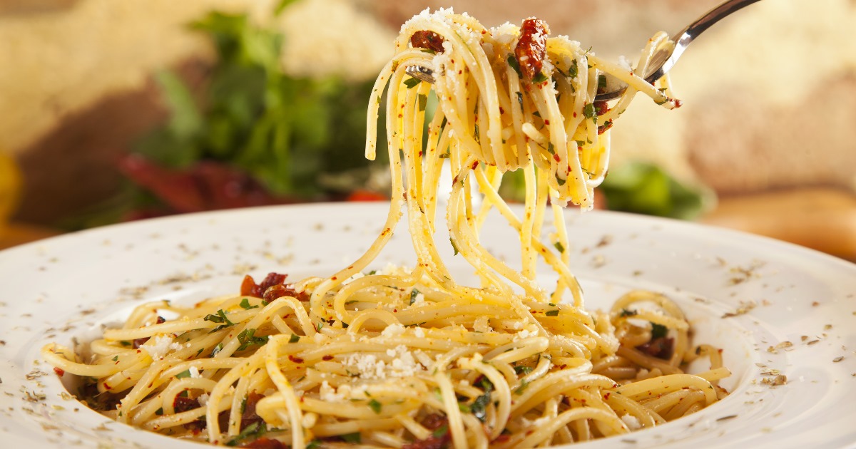 Spaghetti aglio e olio | Traditional Pasta From Lazio, Italy